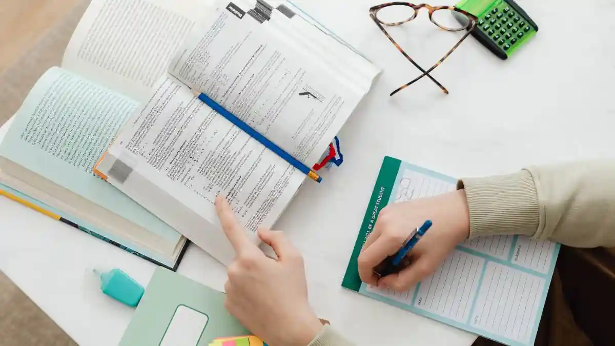 A-Level Business(9609) Topical Past Papers - Pakistan Teachers Club A-Level Business(9609) Topical Past Papers - Pakistan Teachers Club
